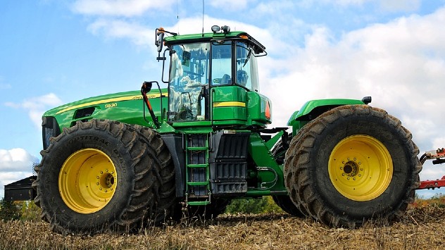Mehanizacija u Srbiji, poljoprivredni traktori i kombajni | AGROmedia